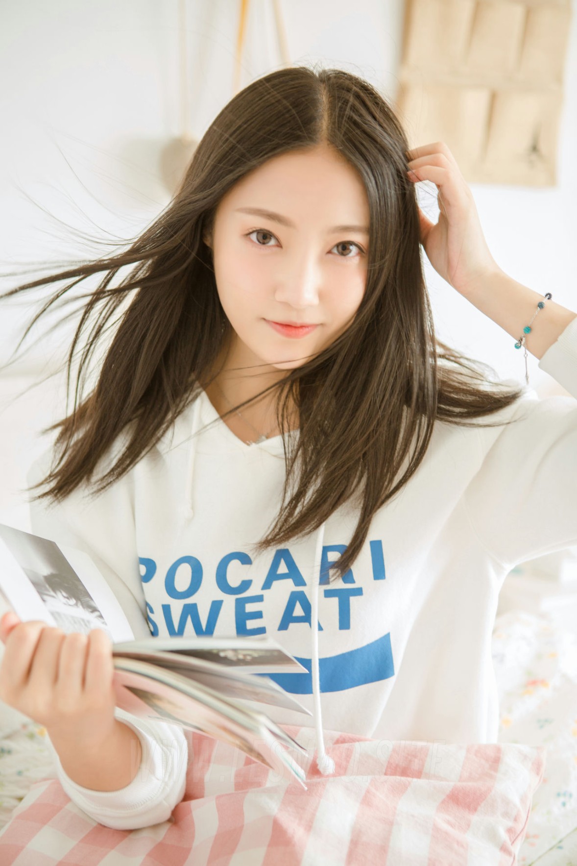 YALAYI 雅拉伊 Vol.937 微甜的梦活力气质少女 - 尤物秀专注美女套图分享！